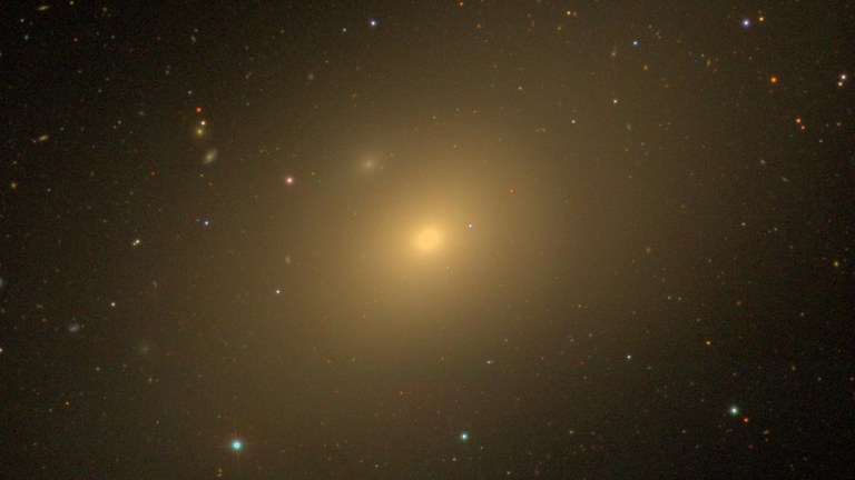 Messier 86 (NGC 4406): A Galaxy Not Running Away – The Garden Astronomer