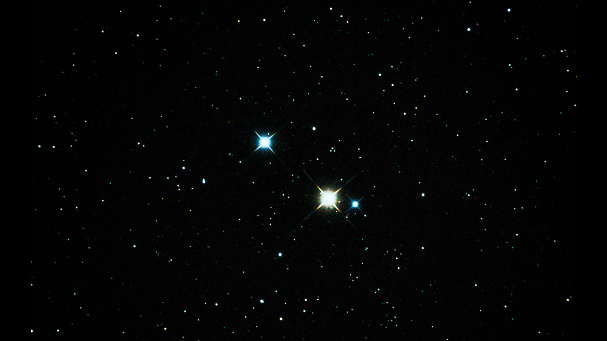 31 Cygni: A Trio of Orange, Blue, and White Stars – The Garden Astronomer