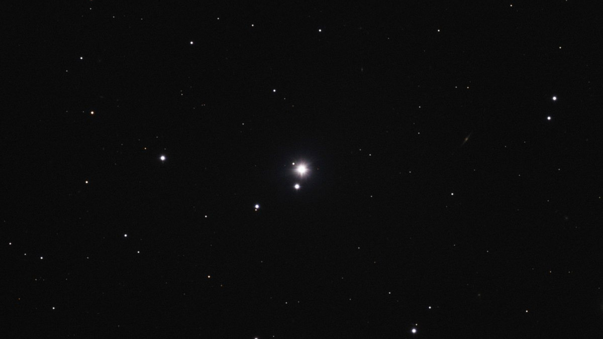 12 Comae Berenices: A Bright Double Star Greets You in Coma Berenices ...